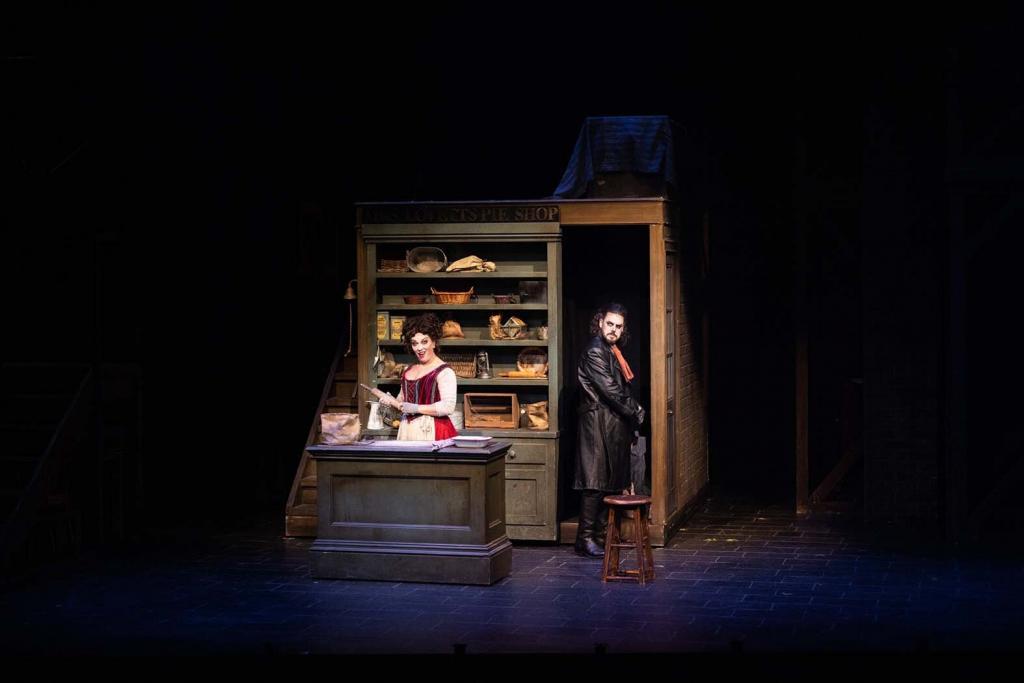VO's Sweeny Todd spectacularly gruesome and entertaining - classikON